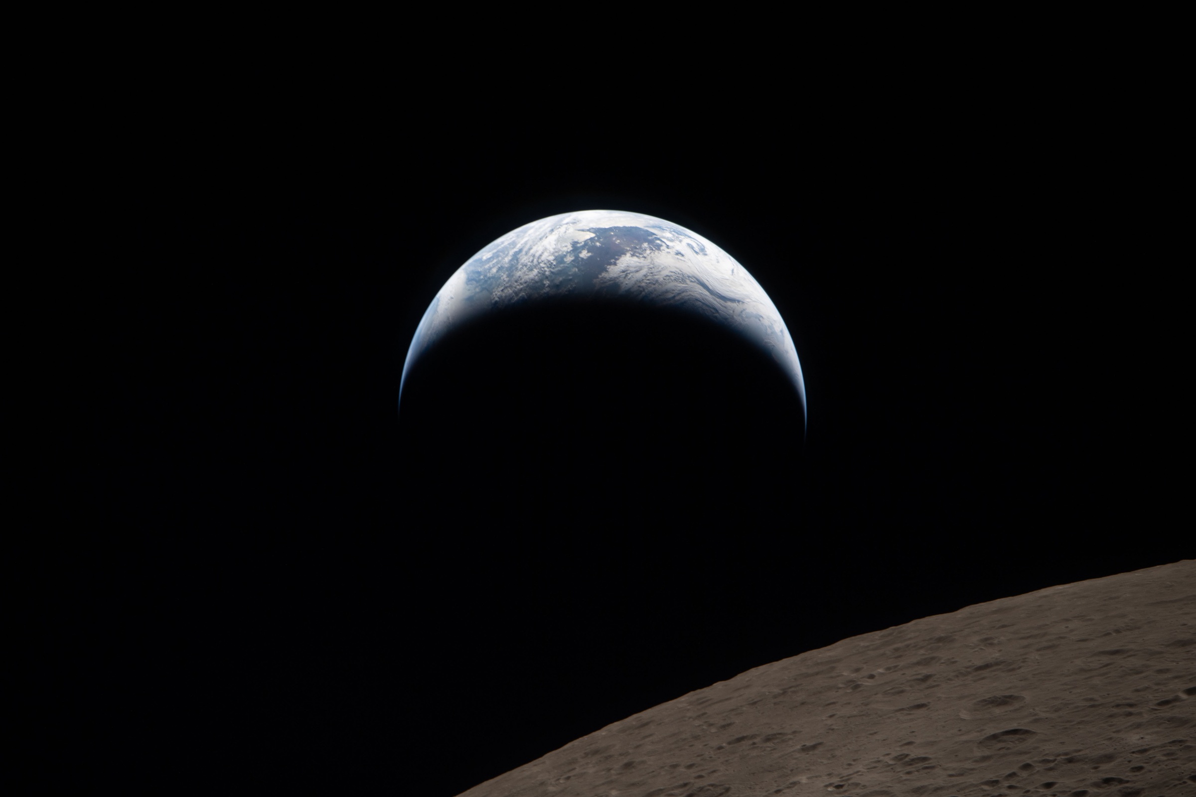 artemispics — every Artemis II photo, searchable